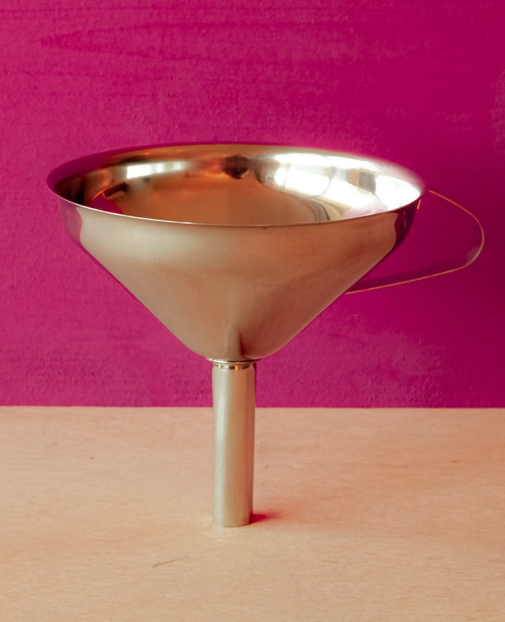 Entonnoir en inox Beej, pour transvaser les liquides - dibbi